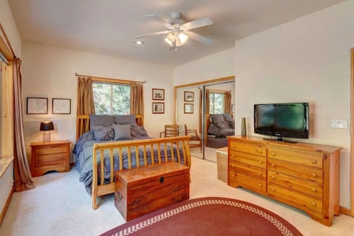Donner Lake Cabin | Lake View, Deck+bbq, A/c - Truckee, CA