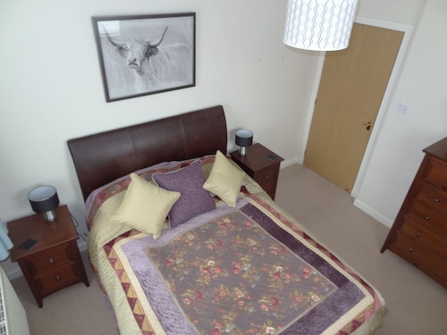 Self-contained, Bright, Quiet Private Cottage, - Queensferry