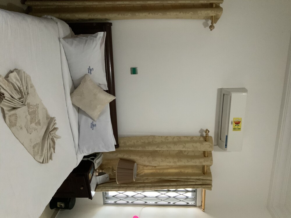 TDI EXECUTIVE LOUNGE Reviews, Deals & Photos 2026 - Vrbo