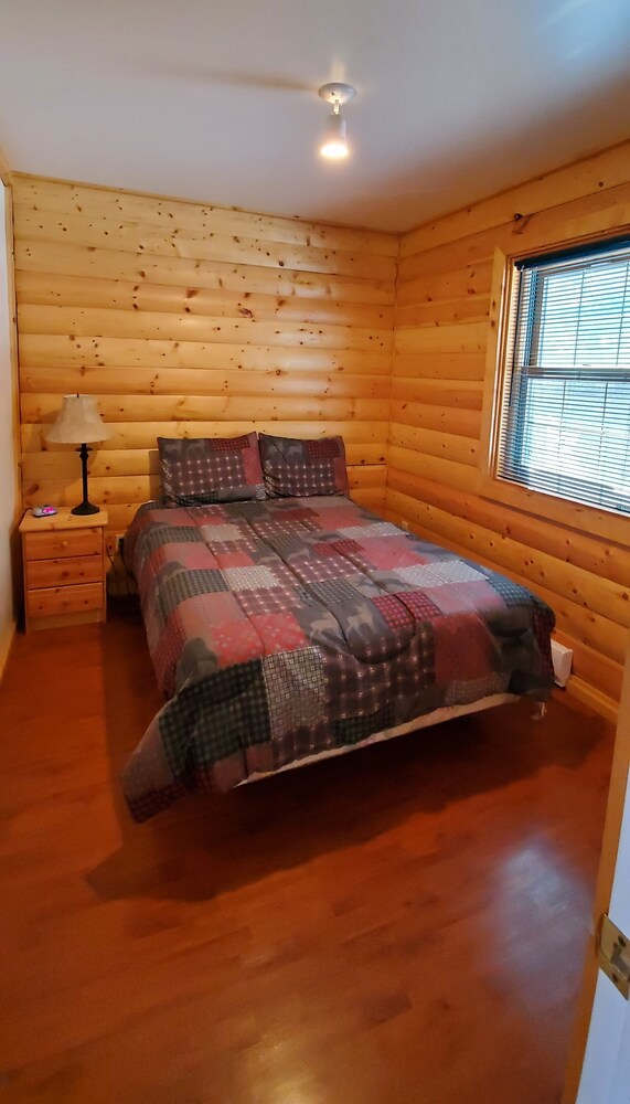 Homesteader Cabin at Coliseum Mountain Resort: Deals & Reviews (Nordegg ...