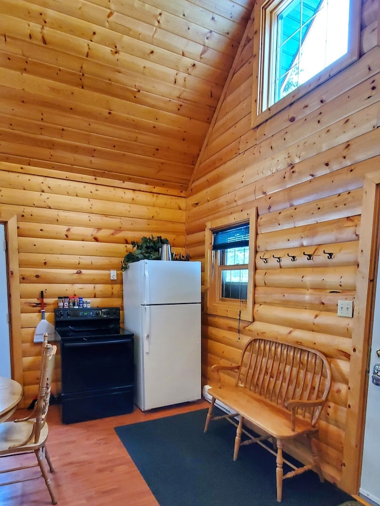 Homesteader Cabin at Coliseum Mountain Resort: Deals & Reviews (Nordegg ...