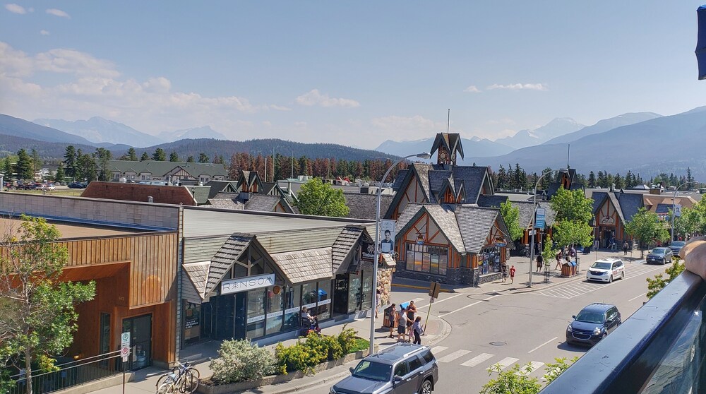 Homesteader Cabin at Coliseum Mountain Resort: Deals & Reviews (Nordegg ...