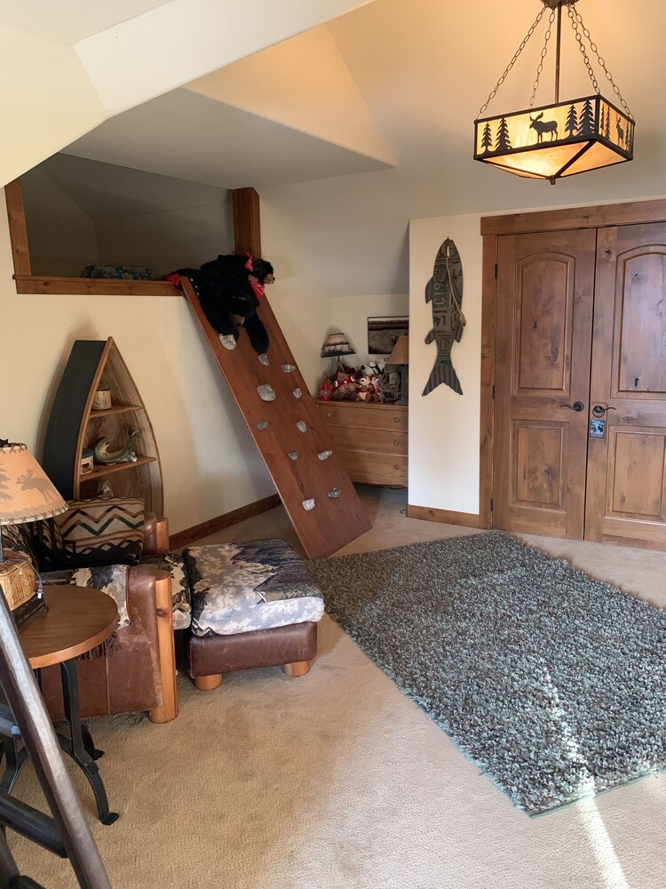 Luxury Riverfront Beartooth Mountain Lodge - Private Retreat! Visit ...