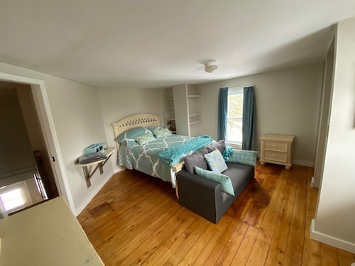 3/2 Charming Farmhouse W/ Big Pond & Scenic Views - Grand Isle State Park, Grand Isle