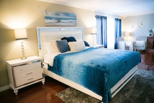 Gorgeous Family Home Just 8 Mins From Disneyland - Anaheim, CA