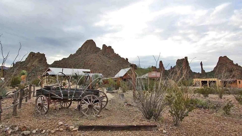 Big Bend Lodging at Ten Bits Ranch | Room #4 (The General Store) in ...