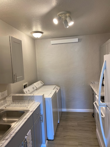 Unit#1 Fully Renovated-2 Bedroom 1 Bath Apartment - Trinidad, CO