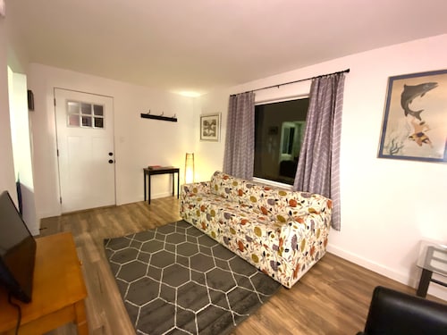 Secluded 2br Home, Washer/dryer, Private Parking - Centennial - Portland