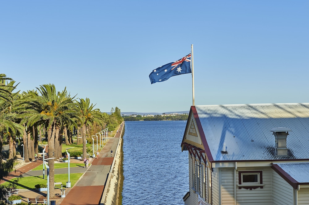DoubleTree by Hilton Perth Waterfront Perth, AUS - Best Price Guarantee ...