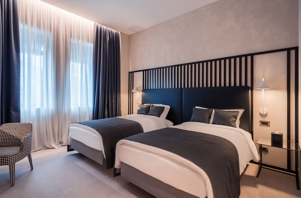 Monograph Freedom Square: Deals & Reviews (Tbilisi, GEO) | Wotif