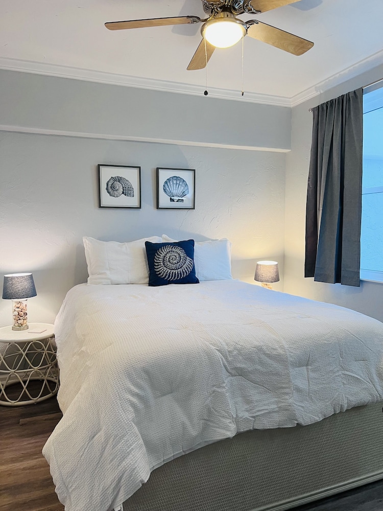 Jax Beach Condo on the 4th Fl with great ocean views near Mayo Clinic ...