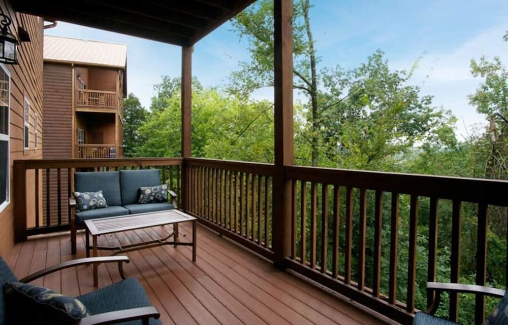 Two Bedroom Luxury Condo, Pigeon Forge, Tennessee (1890945) in Pigeon ...