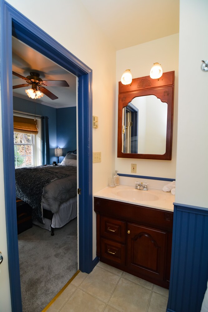 Däs Barenhaus on Broadway (4 Master Bedrooms) - Jim Thorpe | Vrbo