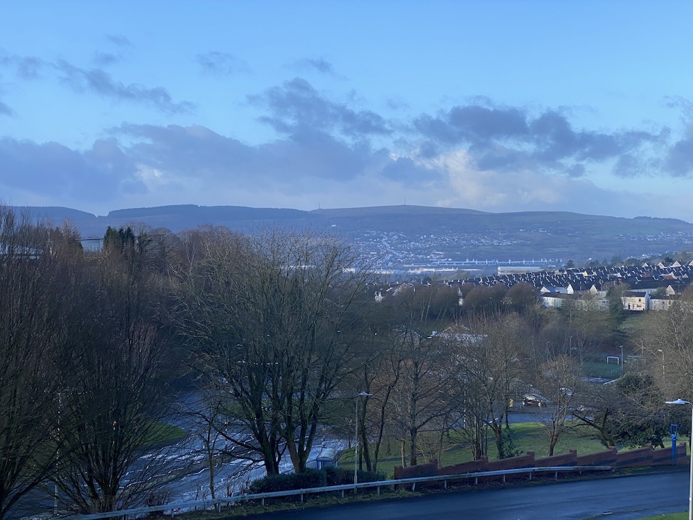 The Bessemer Hotel Carvery and Grill: Deals & Reviews (Merthyr Tydfil ...