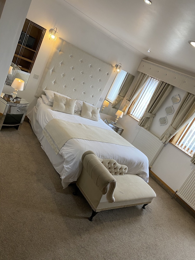 The Bessemer Hotel Carvery and Grill: Deals & Reviews (Merthyr Tydfil ...
