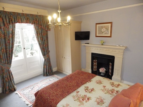 One Bedroom Victorian Loft Apartment - Abergavenny