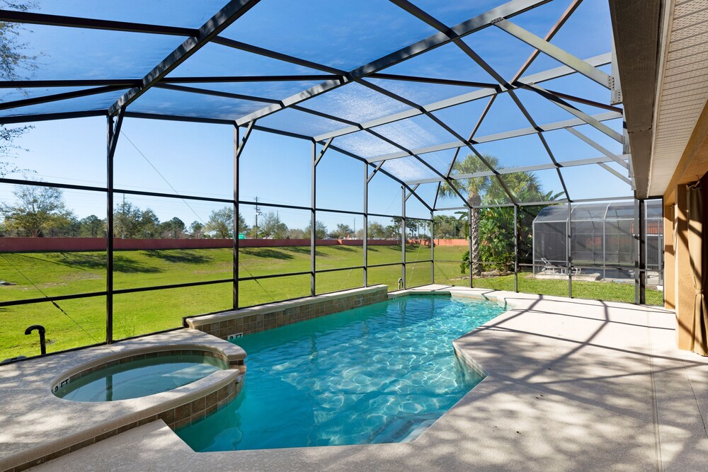 SC242 - Spacious 6 Bed home - Four Corners | Vrbo