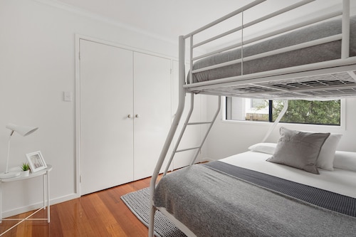 Modern Coastal In Cowes - House, Linen, Wifi (6) - Cowes