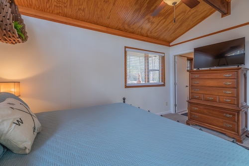 On The River! Cottage W/ Smart Tvs, Wi-fi ! - Clarkesville, GA