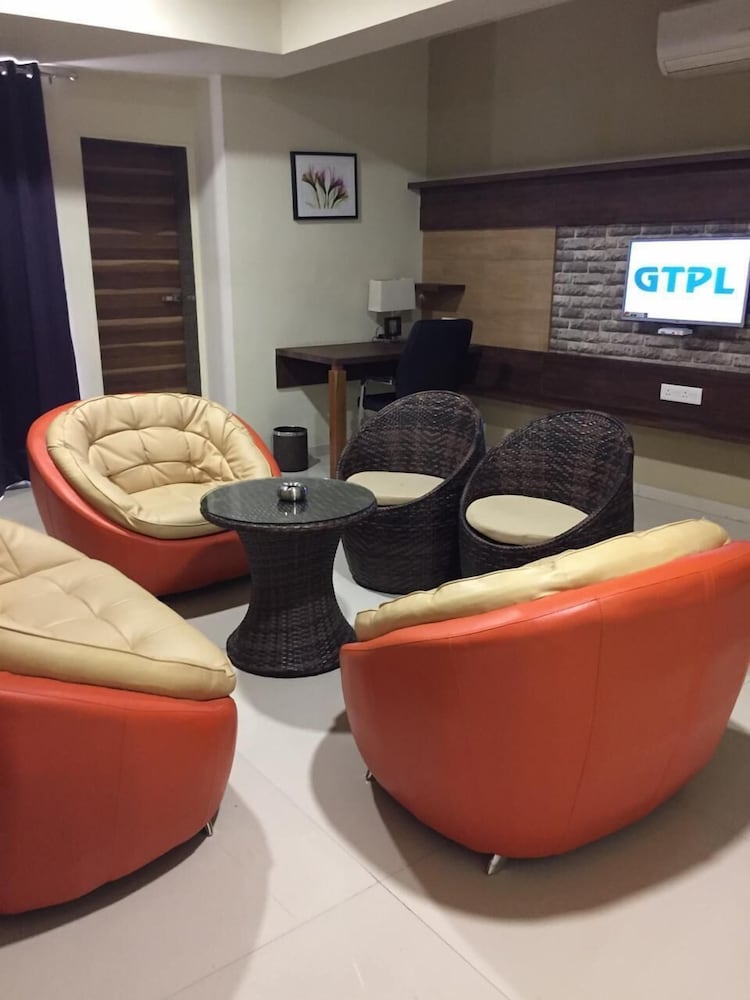 Hotel Shiv Palace, Kadi: Room Prices & Reviews | Travelocity