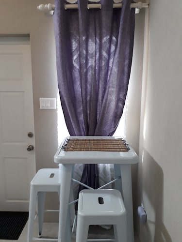 Modern Apt Near To Embassy; Central Location - Barbados