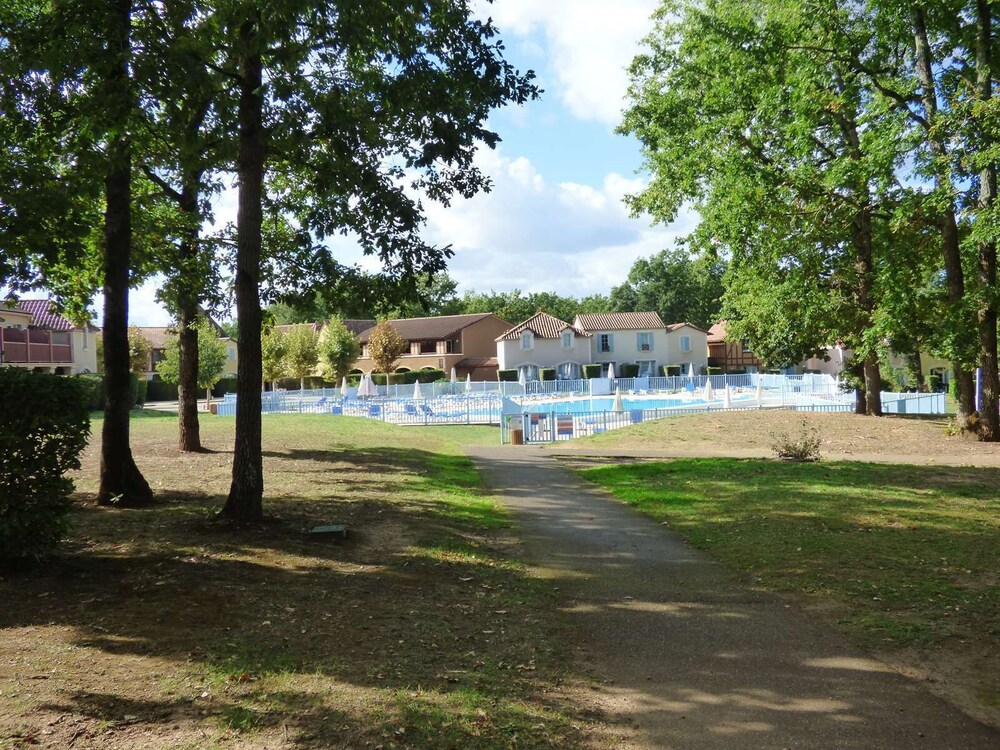 The sun of Lake Mondesir: Deals & Reviews (Monflanquin, FRA) | Wotif