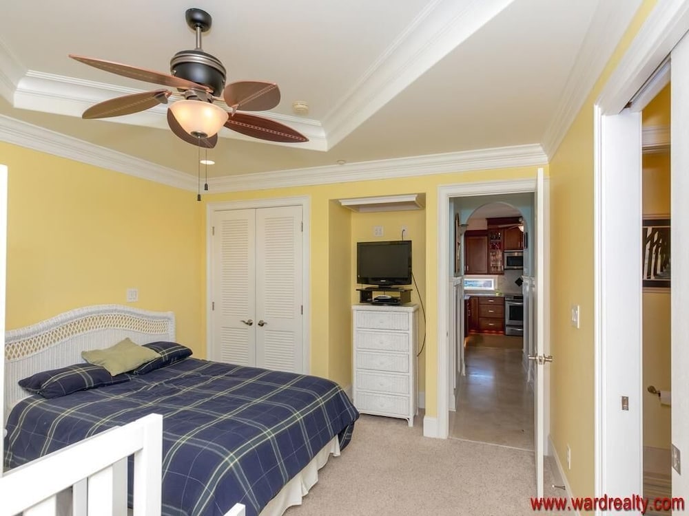 The Snoozer - Gorgeous Oceanfront Home right on the beach! - Topsail ...