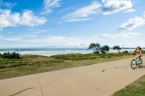 Barefoot To The Beach - Tweed Heads