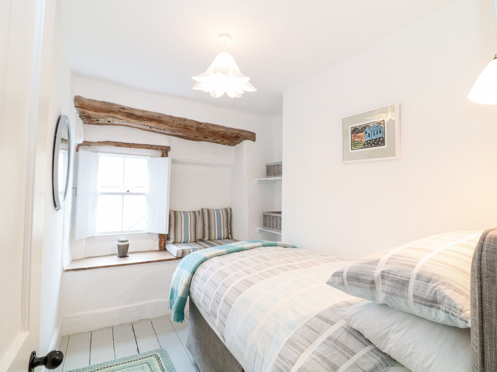 1 JUBILEE COTTAGE, pet friendly, with open fire in Trebarwith Strand ...