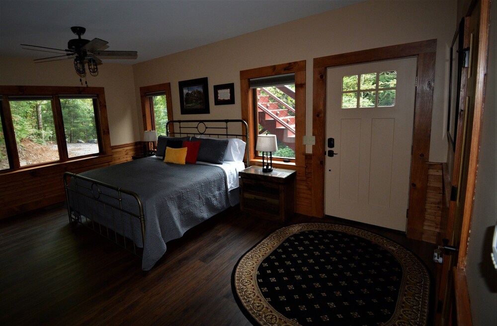 Stunning 1927 Historic RR Caboose X61 Train car with Master Suite ...