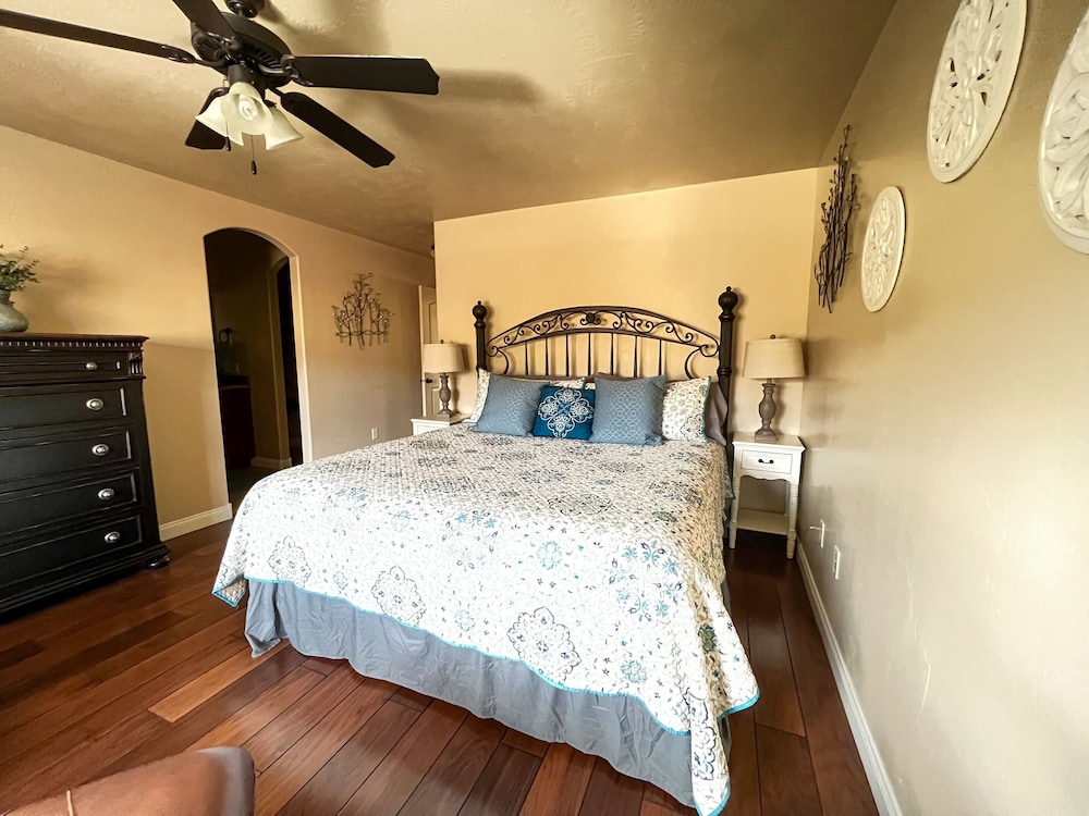 Super cute, family friendly, pool, rec room, near Zion, Bryce ...