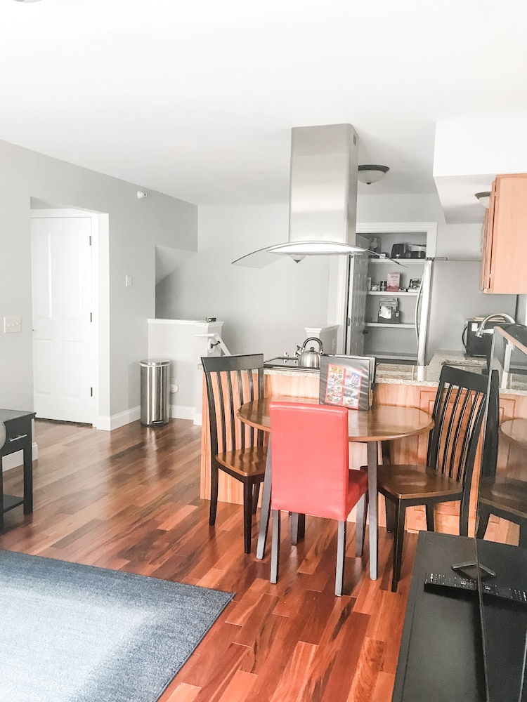 Exquisite Traverse City Condo! Midtown 2. - Traverse City | Vrbo