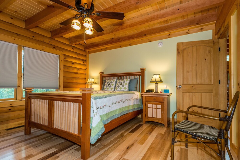 3BR, 2BA Log Cabin - Brown County | Vrbo