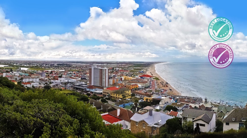 Surfs Up Studio Muizenberg Beachfront: Rooms, Reviews & Deals (Cape ...