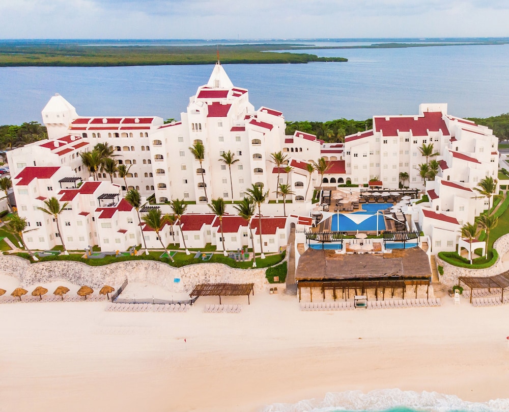 GR Caribe Deluxe All Inclusive Resort in Cancun | Best Rates & Deals on ...