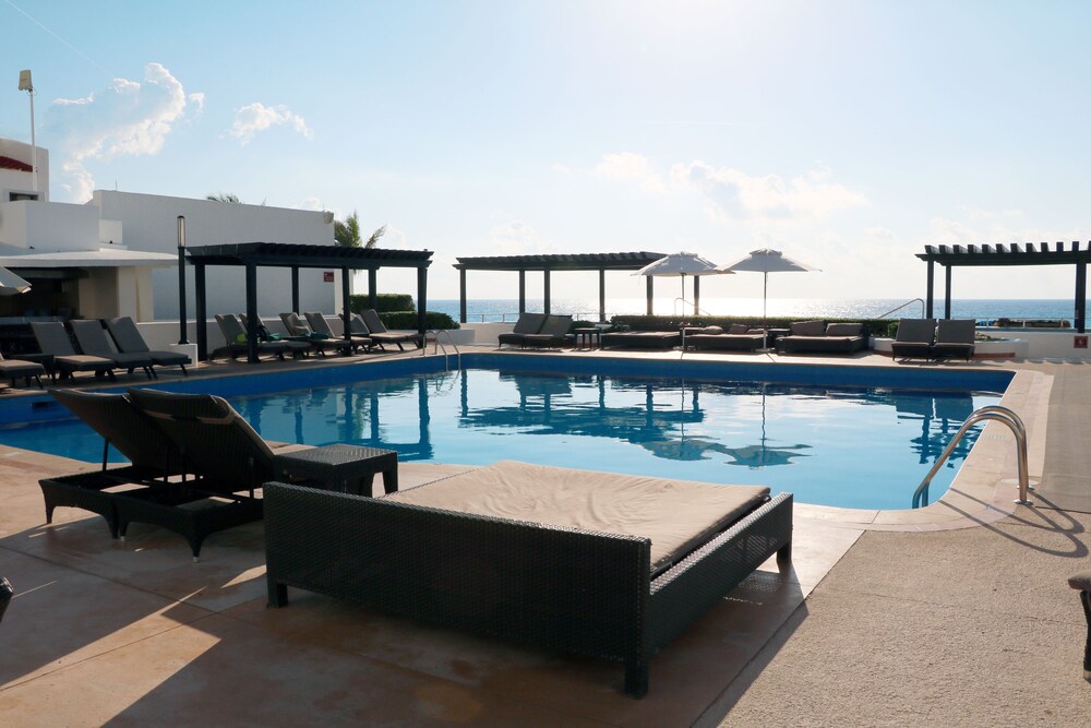 GR Caribe Deluxe All Inclusive Resort in Cancun | Best Rates & Deals on ...