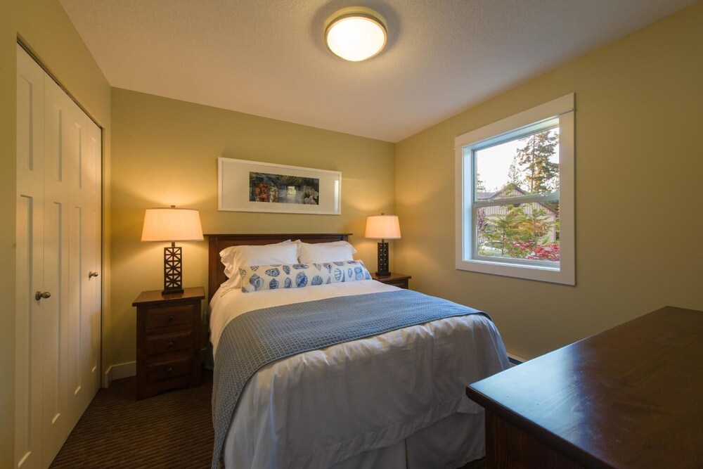 Room Deals for Oceanside Village Resort, Parksville starting at | Hotwire