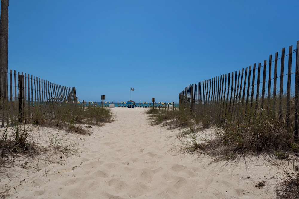 Beach Tower By The Sea, Panama City Beach: $67 Room Prices & Reviews ...