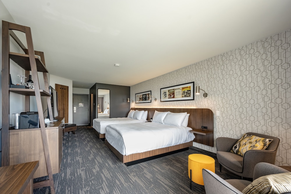 Top 10 Lakefront Hotels In Quebec, Canada | Trip101