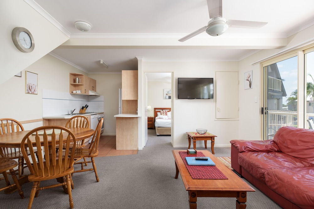 Rainbow Getaway Holiday Apartments, Rainbow Beach: $154 Room Prices ...