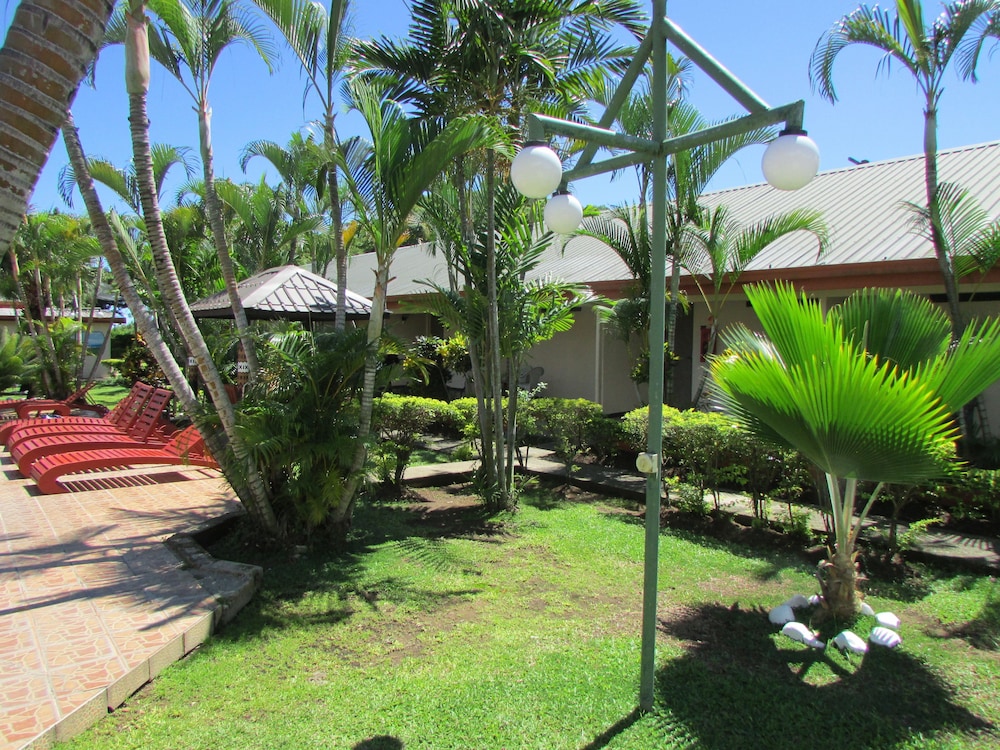 Wailoaloa Beach Resort Fiji in Nadi | Best Rates & Deals on Orbitz