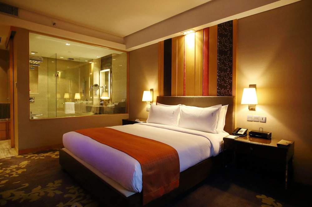 Holiday Inn New Delhi Mayur Vihar Noida, an IHG Hotel Deals & Reviews ...