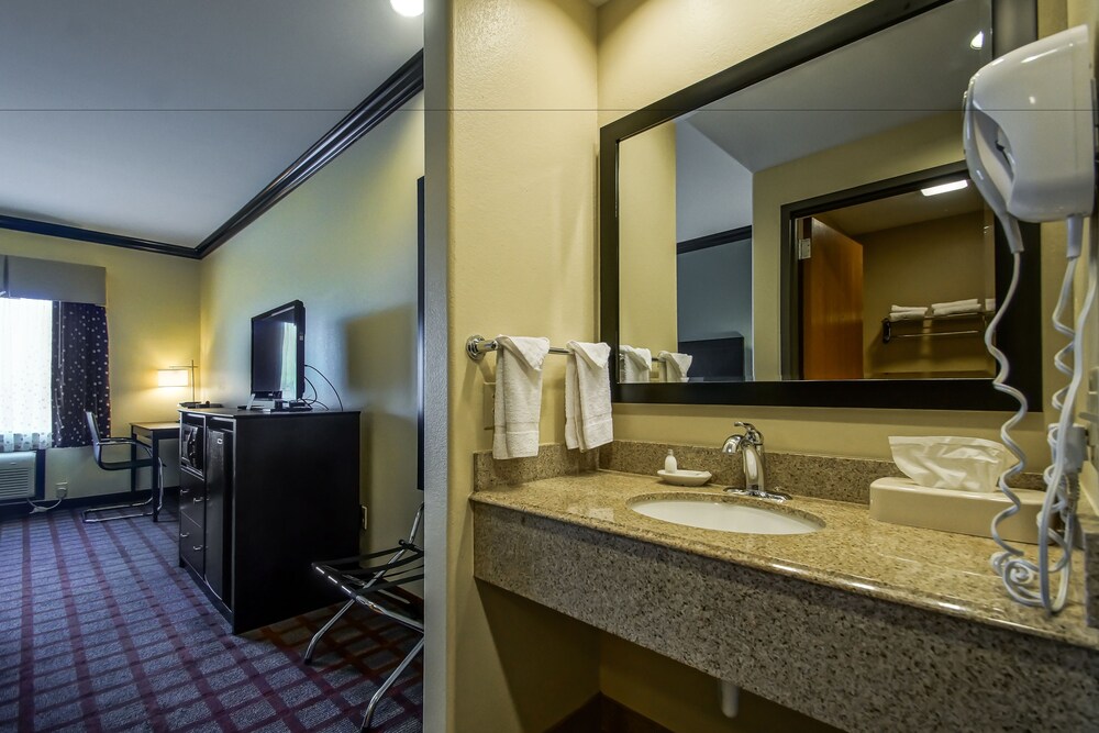 Days Inn by Wyndham Baton Rouge/I-10, Baton Rouge: $66 Room Prices ...