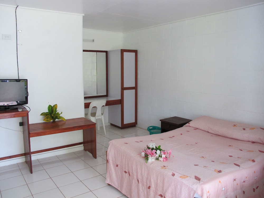 Madang Lodge Hotel, Madang: Room Prices & Reviews | Travelocity