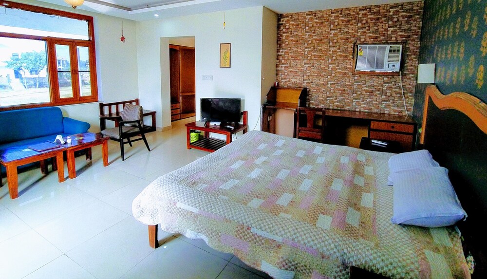 The New Swaraj Resort: AU$28 Deals & Reviews (Bharatpur, IND) | Wotif