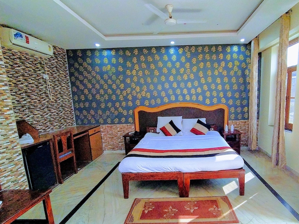 The New Swaraj Resort: AU$28 Deals & Reviews (Bharatpur, IND) | Wotif