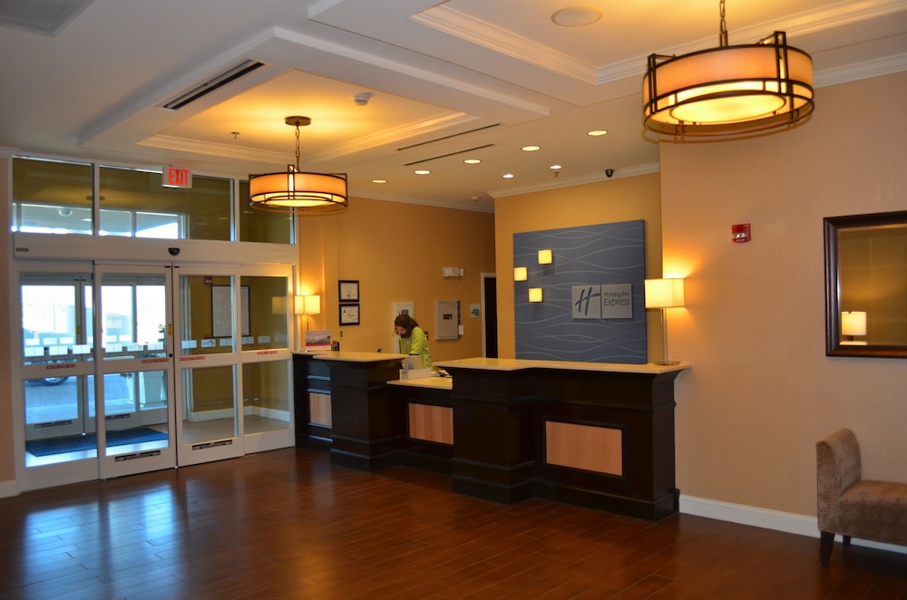 Room Deals for Holiday Inn Express Hotel & Suites Smithfield - Selma I ...