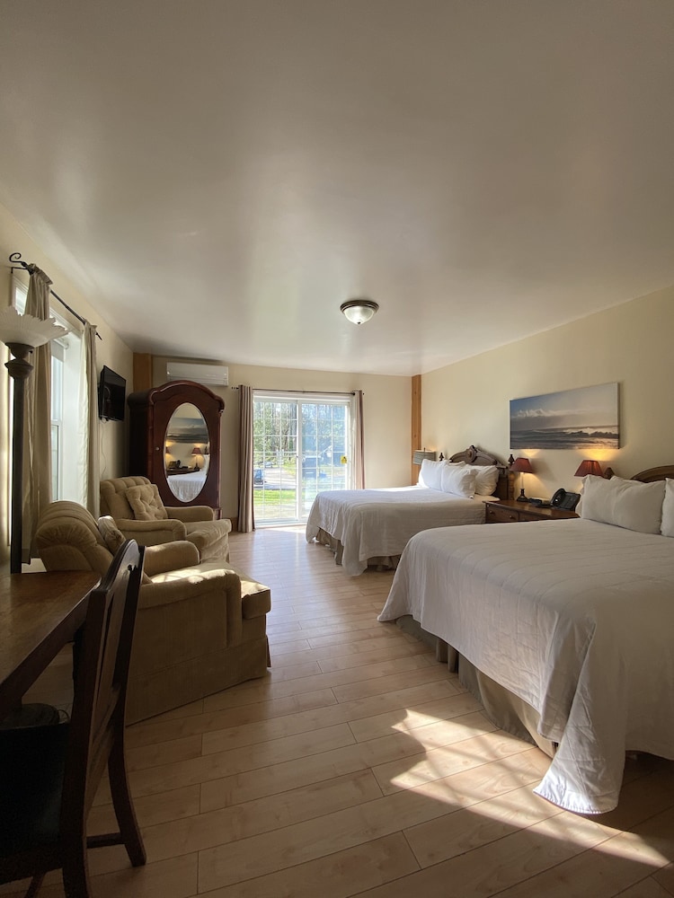Timber House Resort: AU$173 Deals & Reviews (Brighton, CAN) | Wotif