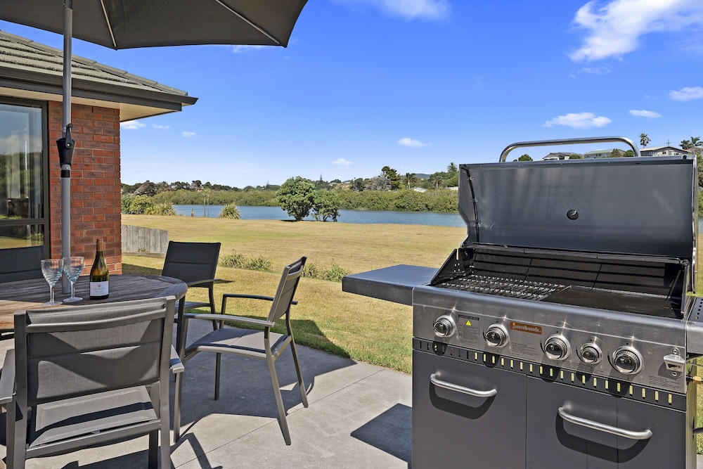 The Waterfront Ruakaka - Ruakaka Holiday Home: Deals & Reviews (Ruakaka ...