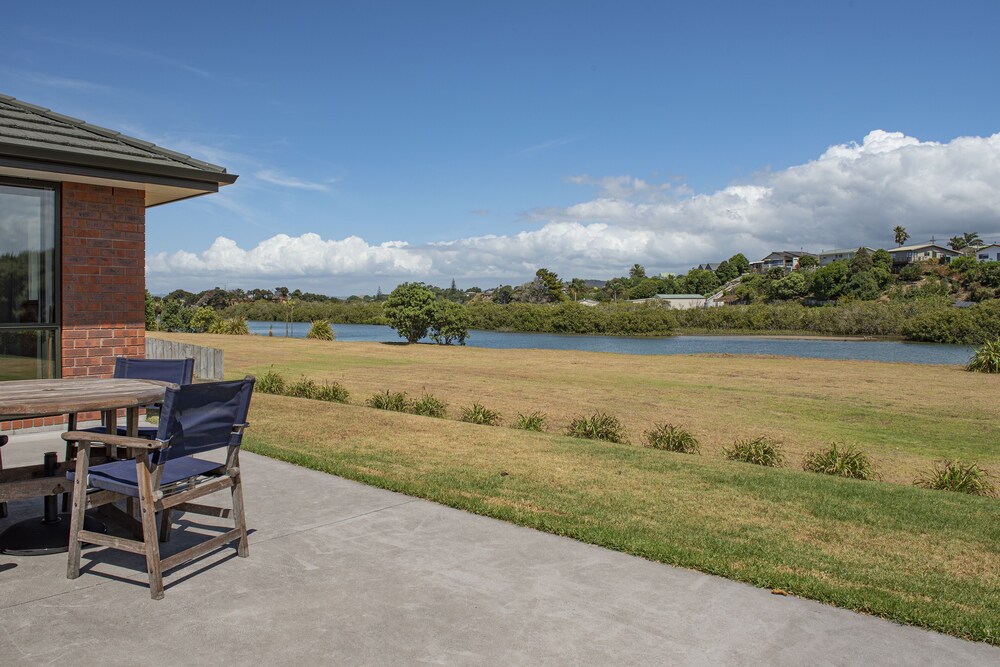 The Waterfront Ruakaka - Ruakaka Holiday Home: Deals & Reviews (Ruakaka ...